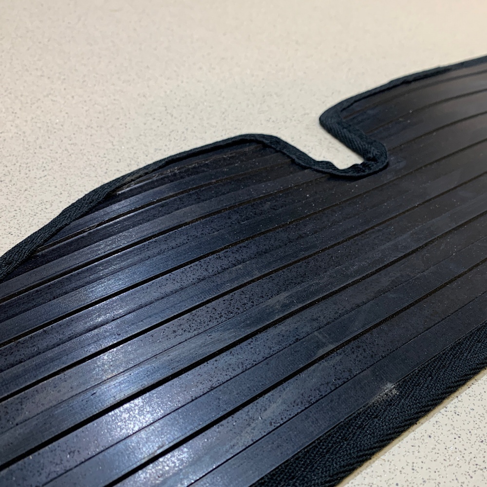 Madmatz Rubber Split Screen Dash Tray Mat - Madmatz