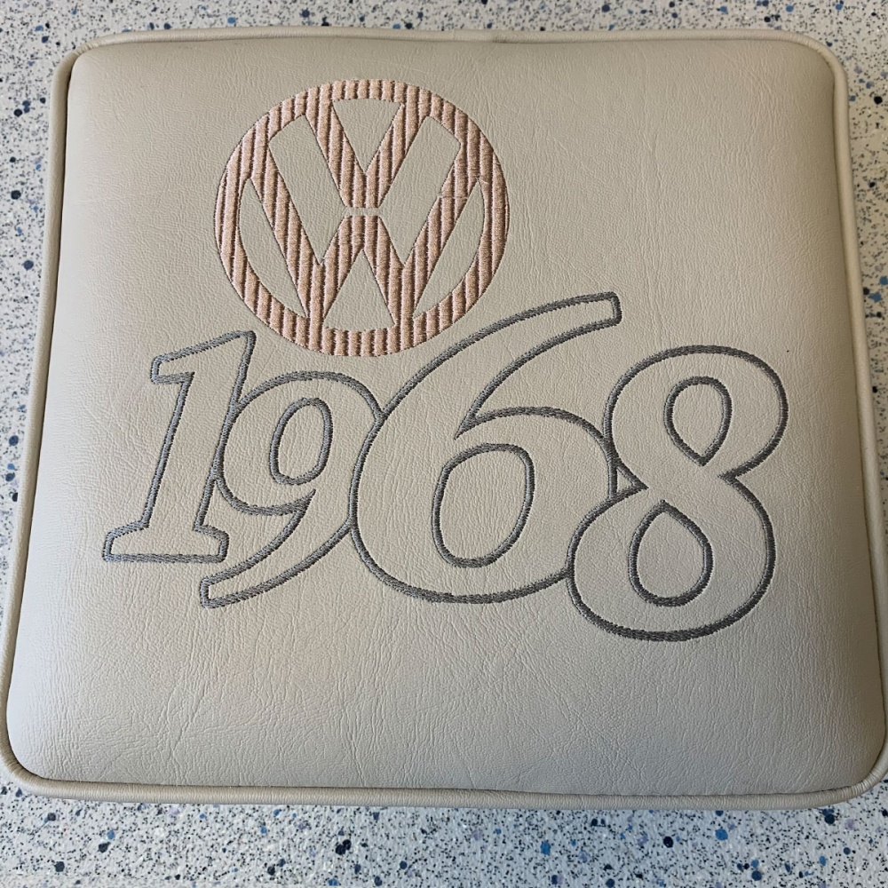 Cabby Seat - Date and logo - Madmatz