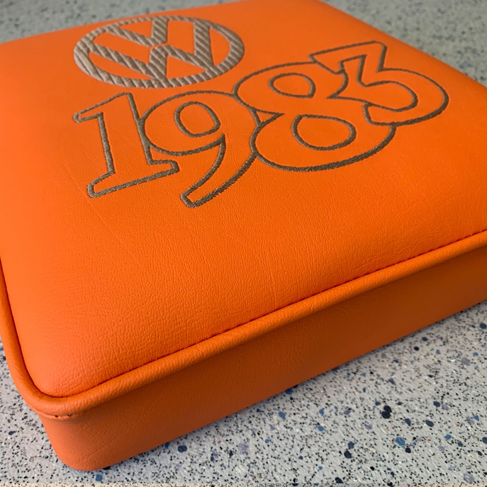 Cabby Seat - Date and logo - Madmatz