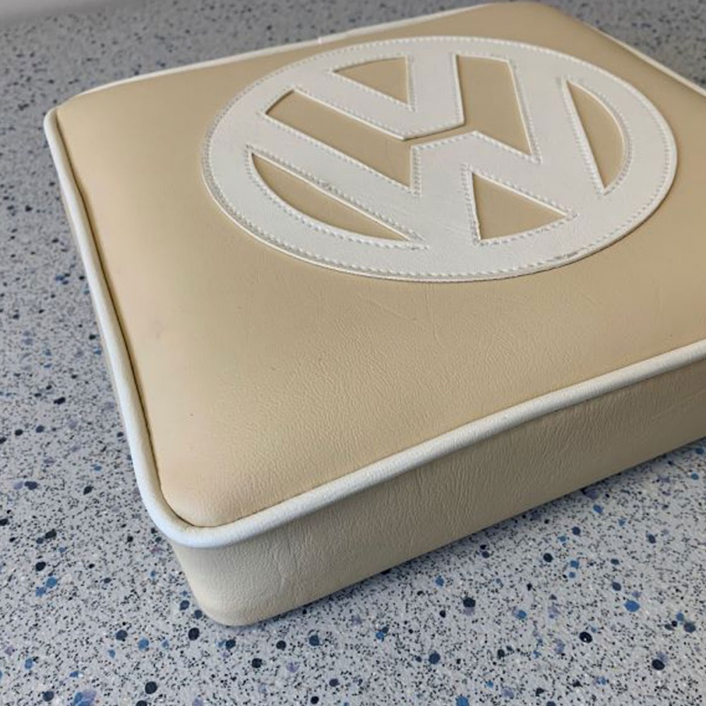 Cabby Box Seat with Logo - Madmatz